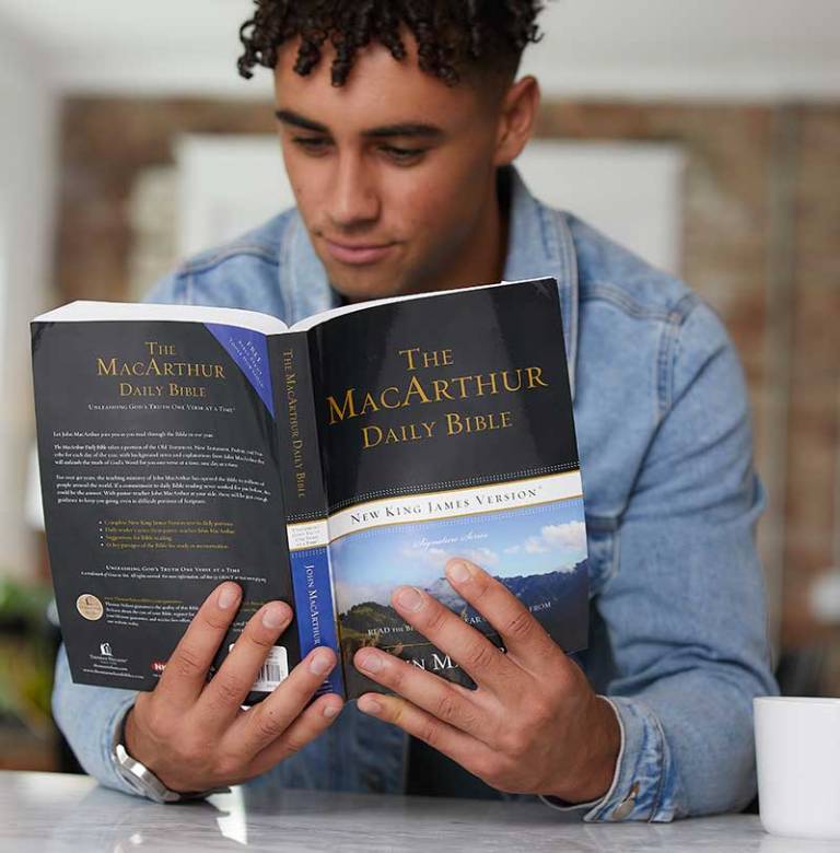 MacArthur Bibles - Thomas Nelson Bibles