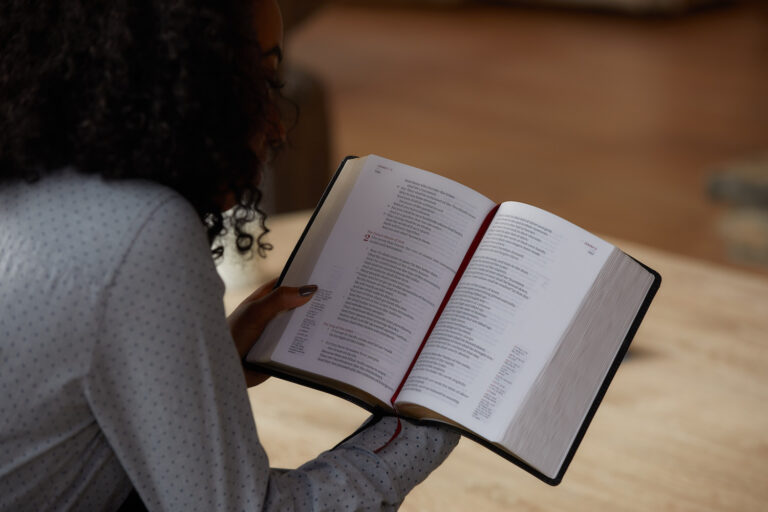 Guide to Different Types of Bible Layouts - Thomas Nelson Bibles